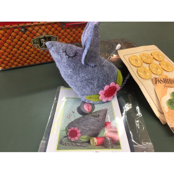 Annies Country Quilt Store - Matilda Mouse Pincushion